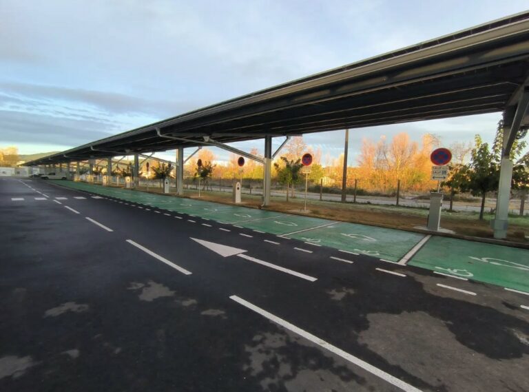 Centrale solaire sur le site Schneider Electric d’Alès (30) - CEFEM Solar